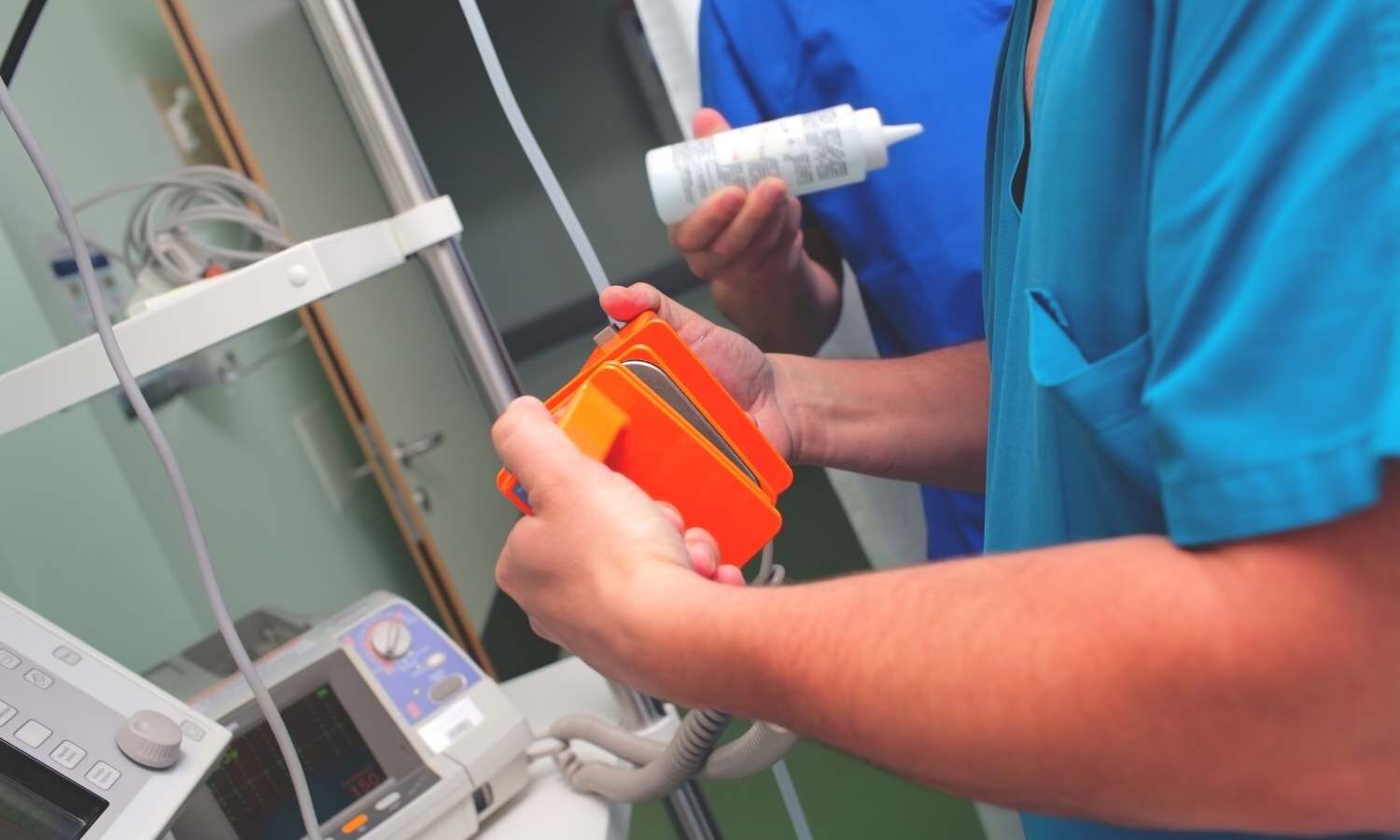 Double shock from two defibrillators may increase frequency of survival ...