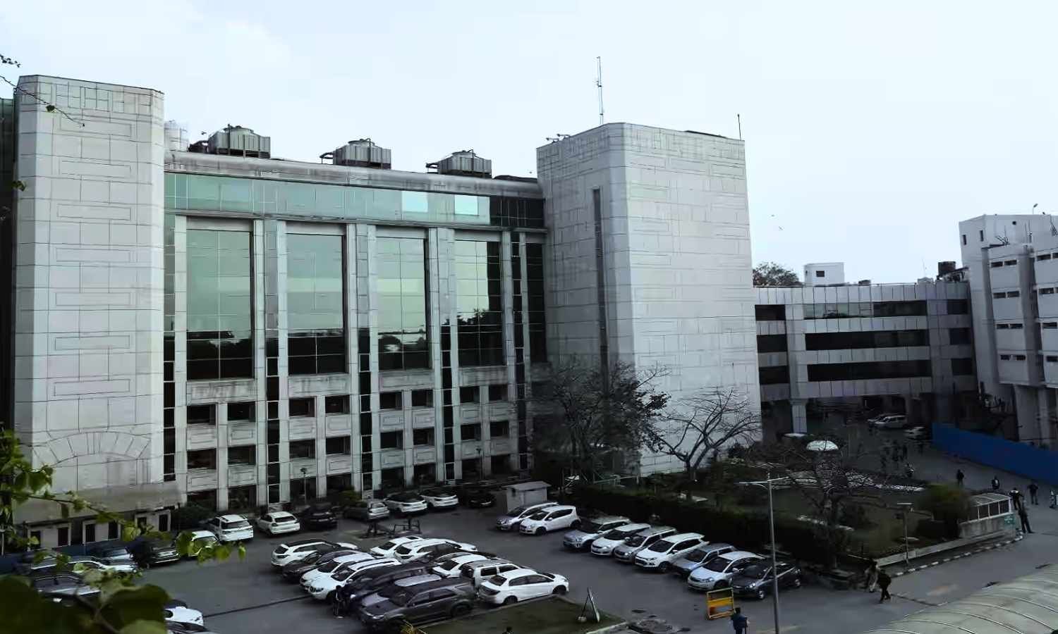 Sir Ganga Ram Hospital Doctors use robotic surgery to remove complex ...