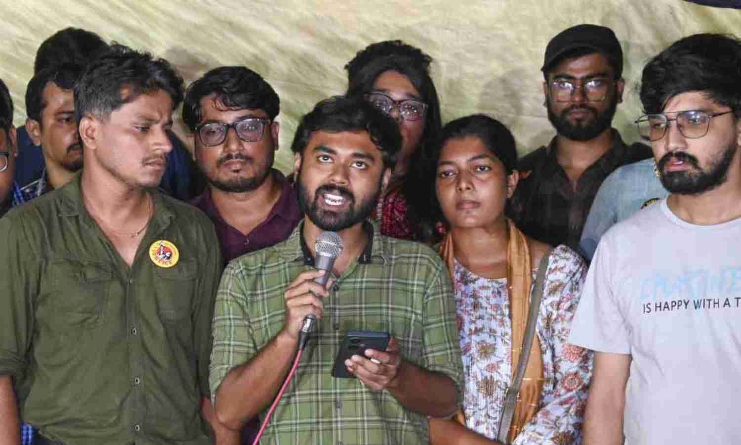 Threat culture row: RG Kar protesting doctors shout slogans as only 12 ...