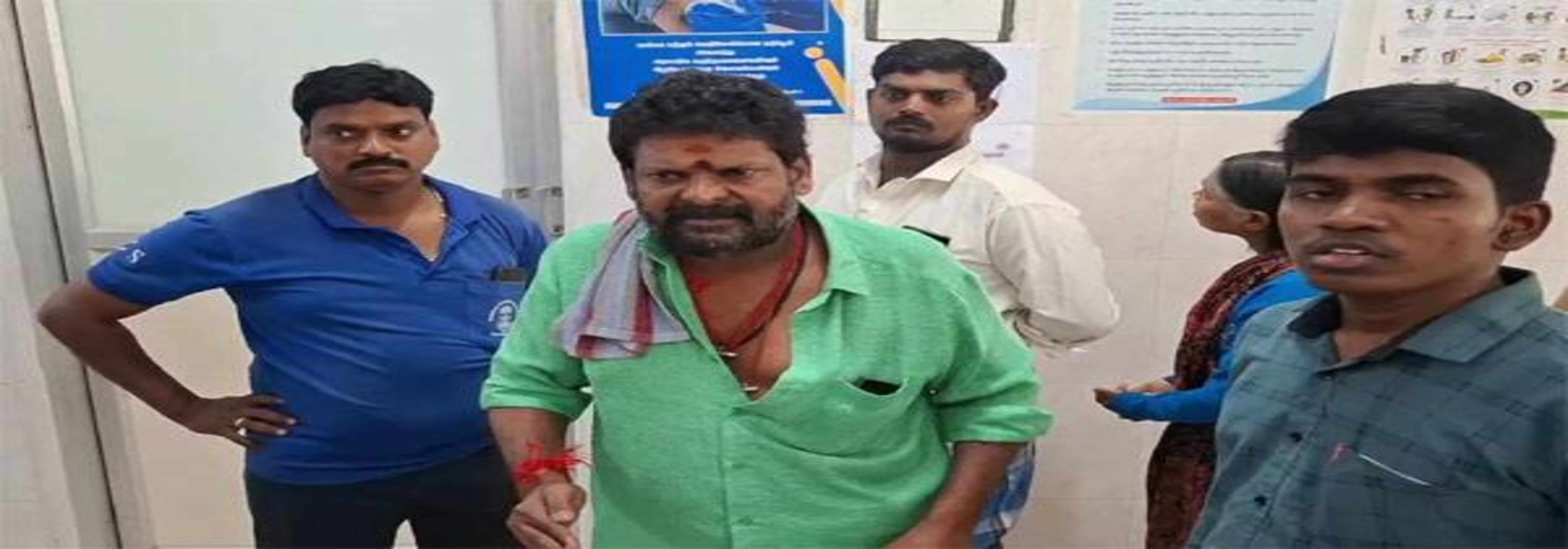 Actor Ganja Karuppu stages protest at Porur Hospital over absence of ...