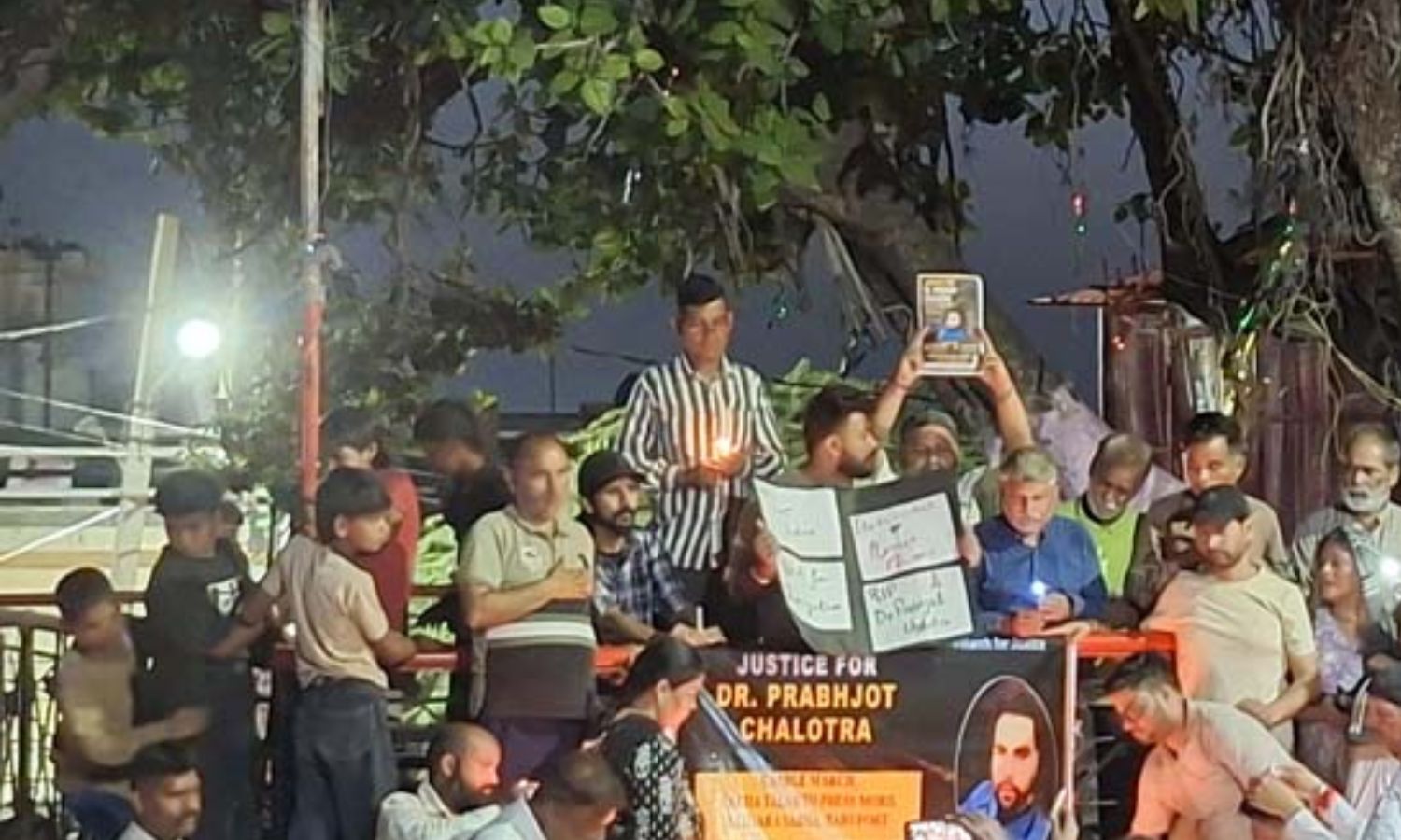 Doda doctor's Mysterious Death: Hundreds hold candlelight march ...